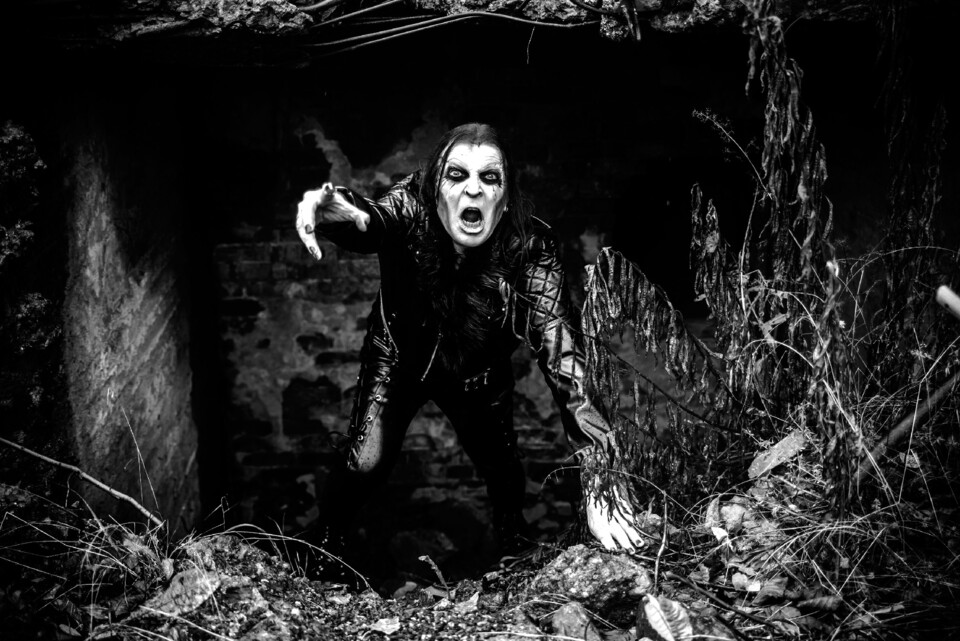 "My Ghost" é o nome do próximo álbum dos CREST OF DARKNESS - HellHeaven ...